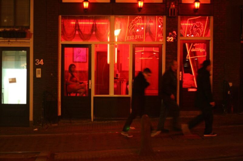 Amsterdam Red Light District tour with a local guide - The Itinerary: What You Can Expect