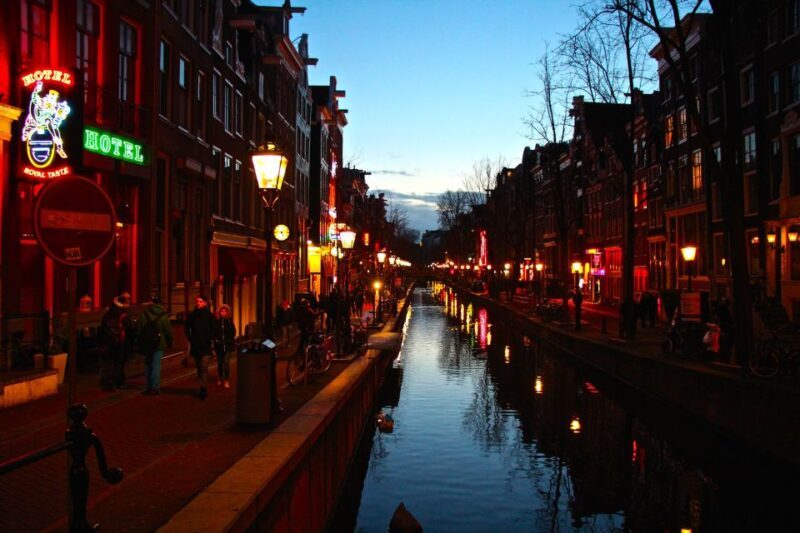 Amsterdam: Red Light District Walking Tour - Practical Tips for Travelers