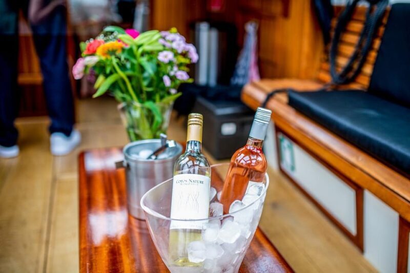 Amsterdam: Small-Group Canal Cruise incl. Drinks and Snacks - Key Points