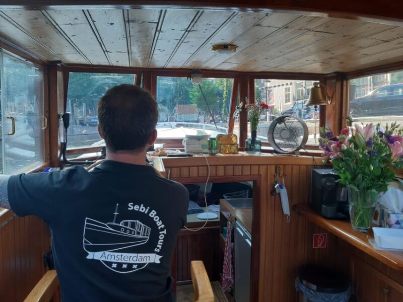 Amsterdam: Small-Group Canal Cruise incl. Drinks and Snacks - An In-Depth Look at the Experience