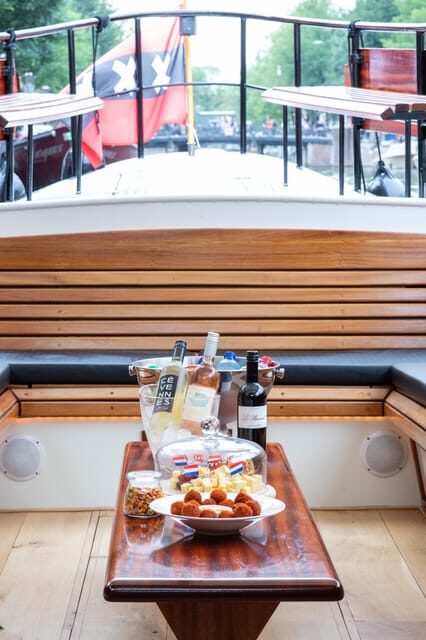 Amsterdam: Small-Group Canal Cruise incl. Drinks and Snacks - FAQ