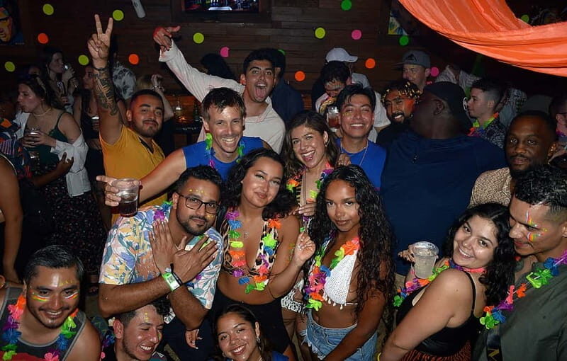 Amsterdam: Social Pubcrawl, Games and get to know eachother - Who Should Consider This Experience?
