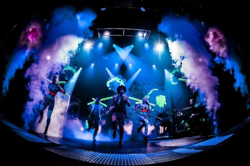 Amsterdam: VEGAS Dinner Show with 3-Course Sharing Menu - The Sum Up