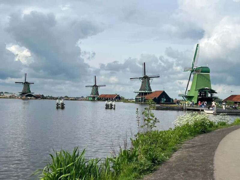 Amsterdam: Zaanse Schans and Giethoorn Guided Combo Tour - Discovering Giethoorn: The Village of Canals