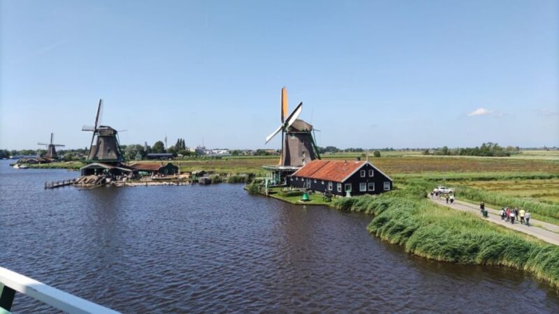 Amsterdam: Zaanse Schans Windmills Bike Tour with Guide - In-Depth Analysis of the Tour Experience