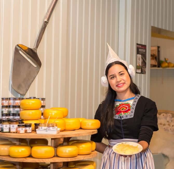 Amsterdam: Zaanse Schans windmills & Volendam Guided Tour - Cheese Tasting and the Authentic Farm Experience