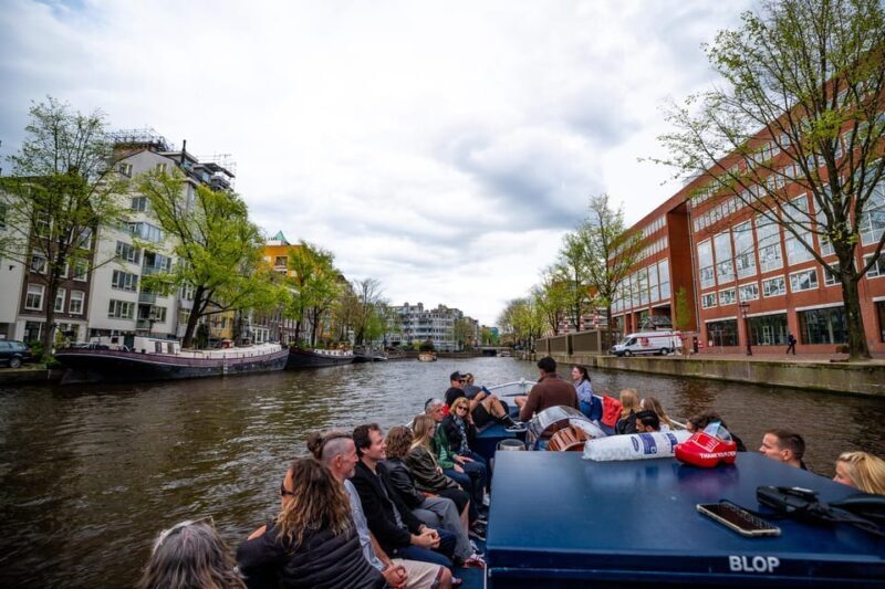Amsterdam:Old City Canal Cruise with Live Guide and Open Bar - Exploring the Amsterdam Old City Canal Cruise in Detail