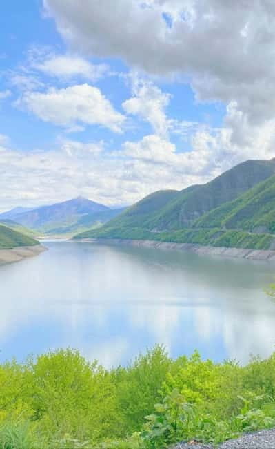 An unforgettable and wonderful tour to Gudauri - Kazbegi - The Friendship Monument in Gudauri