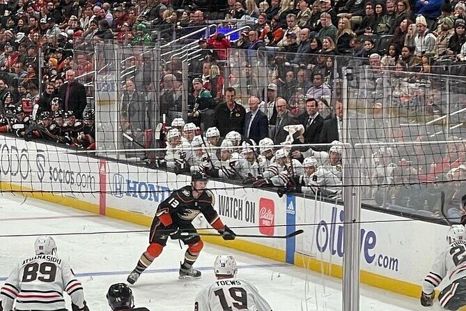Anaheim Ducks Ice Hockey Game at Honda Center - Authenticity and Atmosphere