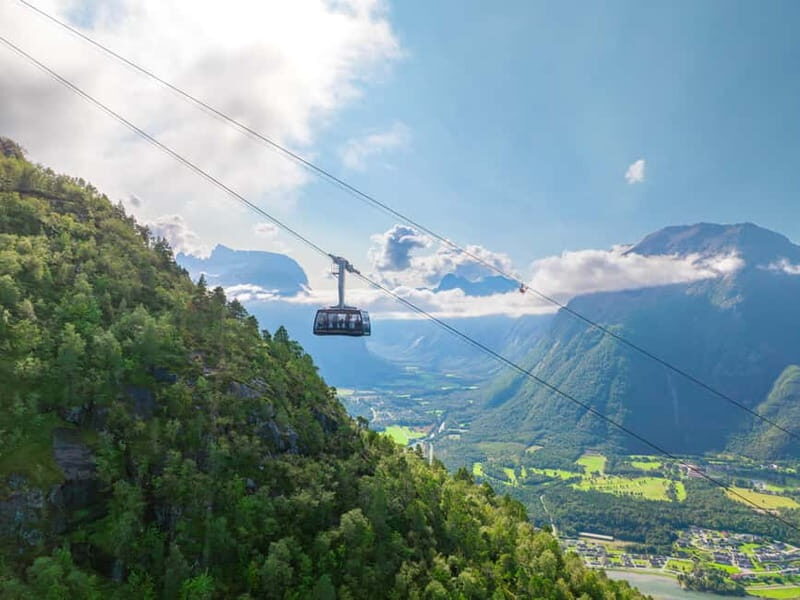 Åndalsnes: Cable Car and Guided Mountain Walk - Meeting and Starting the Tour