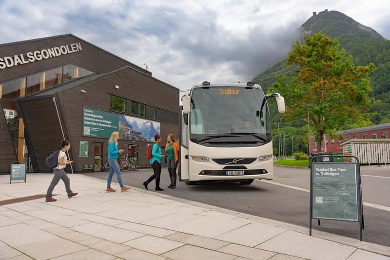 Åndalsnes: Trollstigen Viewpoint Bus Tour with a Local Guide - Key Points
