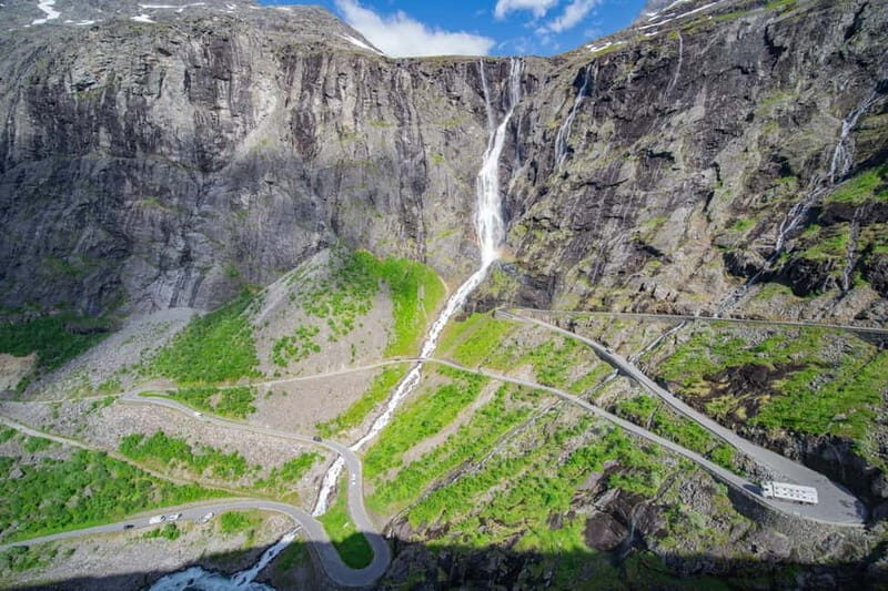 Åndalsnes: Trollstigen Viewpoint Bus Tour with a Local Guide - An In-Depth Look at the Trollstigen Bus Tour