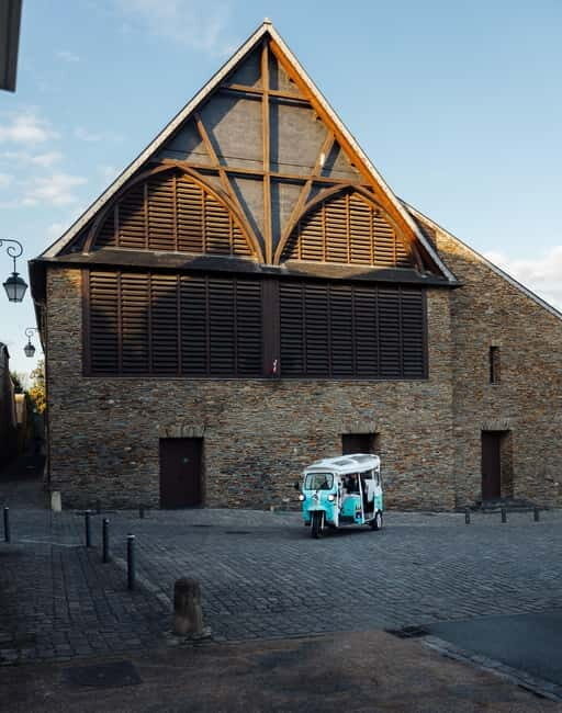 Angers: Ride in the Doutre in an electric Tuk Tuk - An Introduction to Angers by Electric Tuk-Tuk
