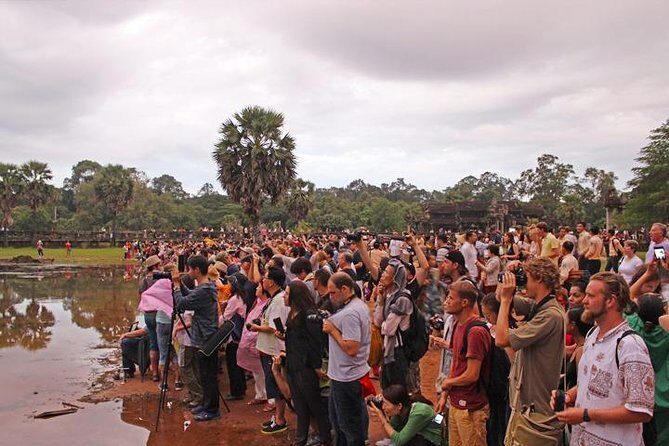Angkor Park Sunrise Private Tour - The Mid-Morning: Bayon Temple in Angkor Thom