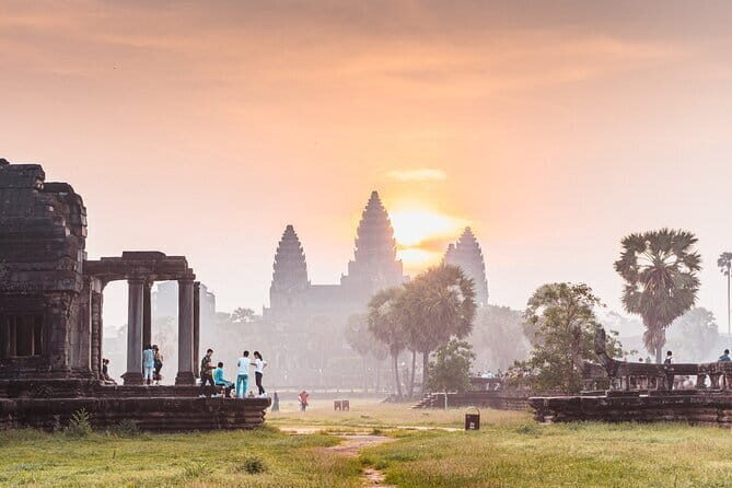 Angkor Wat 4-Day Tour from Bangkok - Day 2: The Sunrise at Angkor Wat & Exploring Ancient Cities