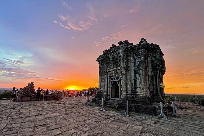 Angkor Wat 5-Day Guided Tour & Preah Vihear - Day 1: The Heart of Angkor — Angkor Thom and Angkor Wat