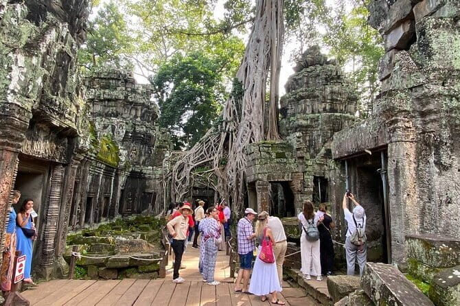 Angkor Wat Full Day Shared Tour with Guide - Discovering a Day in Angkor: What to Expect