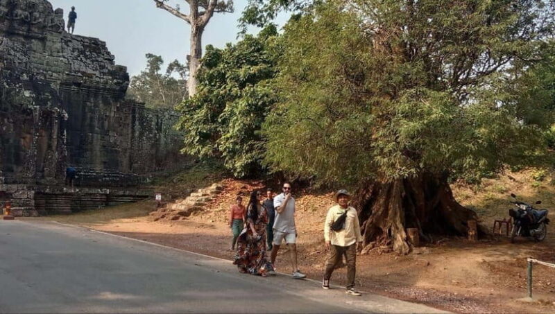 Angkor Wat Guided Joint-in Tour - Authenticity and Comfort