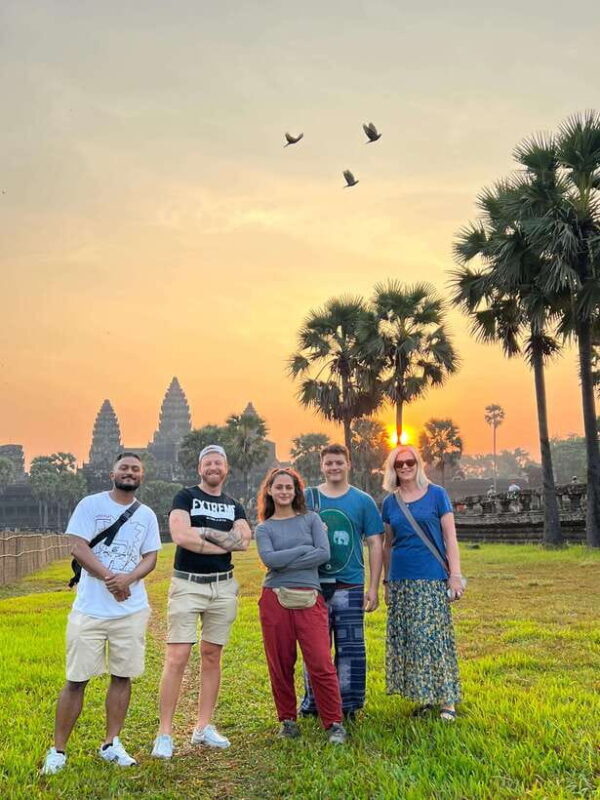 Angkor Wat: Highlights and Sunrise with Spanish Guide - Final Stop: The Southern Gate and Park Relaxation