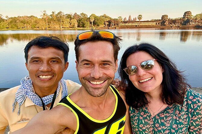 Angkor Wat Private Day Tour With Guide - Key Points