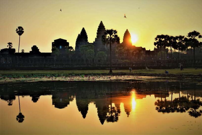 Angkor Wat: Private Sunrise Tour with Champagne Breakfast - A Luxurious Breakfast on a Khmer Boat