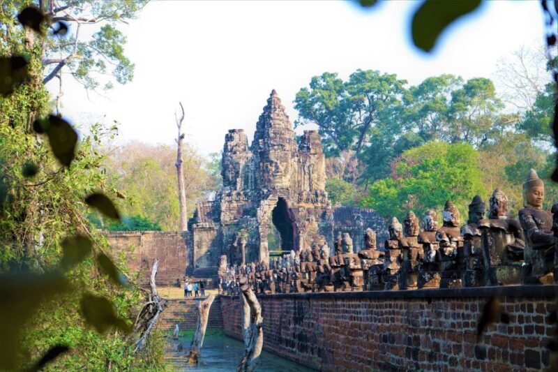 Angkor Wat: Private Sunrise Tour with Champagne Breakfast - Exploring Other Iconic Temples
