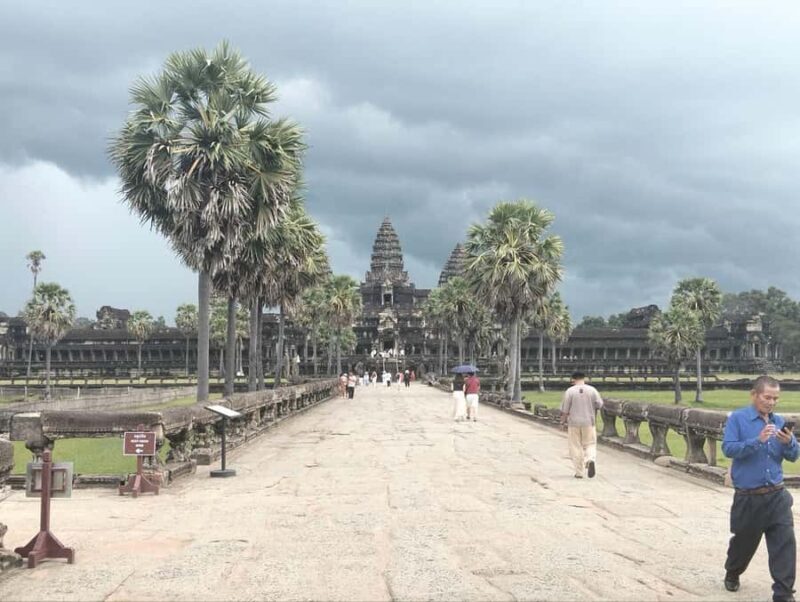 Angkor Wat & Small Tour with Sunrise or Sunset Private Guide - Key Points