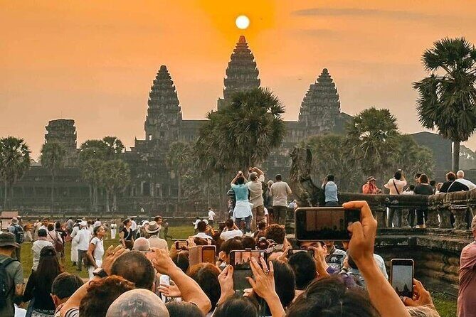 Angkor Wat Sunrise Shared Tours, Bayon, Ta Prohm & Kravan Temple - Who Should Consider This Tour?