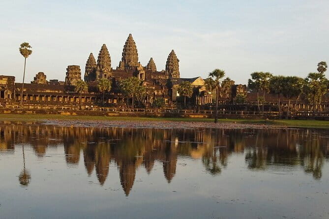 Angkor Wat Tour with Sun Rise Small Group Day Tour - Key Points