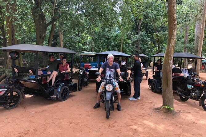 Angkor Wat Tuk Tuk Tour with Private Tour Guided - Key Points