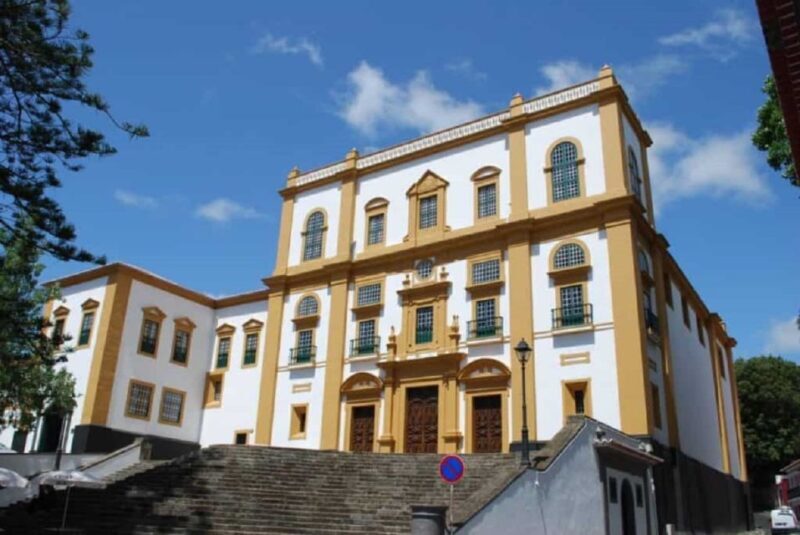 Angra do Heroísmo: Walking Tour with Local Pastry and Coffee - A Tasty Pause at a Local Pastry Shop