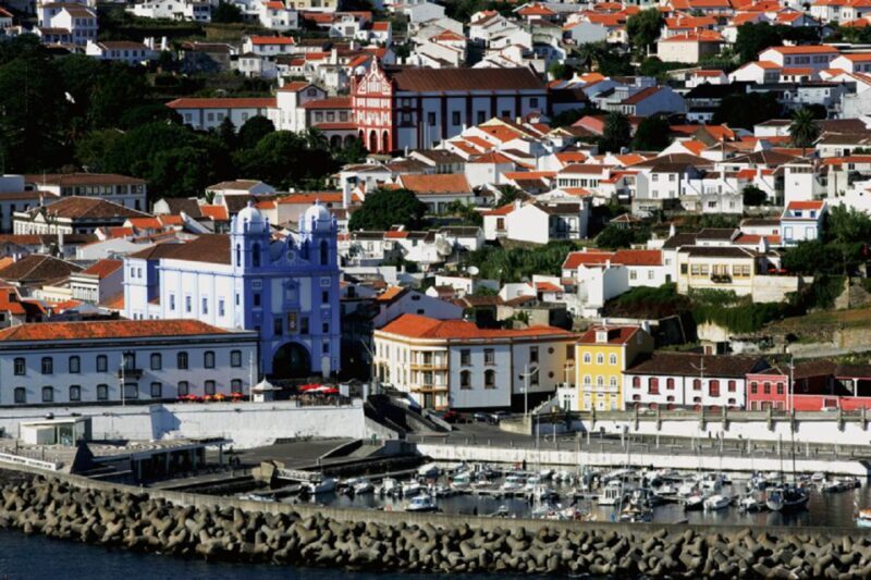 Angra do Heroísmo: Walking Tour with Local Pastry and Coffee - Visiting Teatro Angrense
