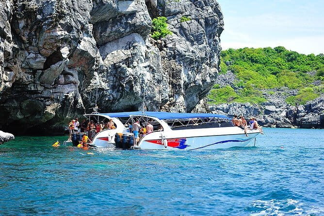 Angthong National Marine Park by Highsea Tour (Official) - Lunch Break: A Thai Buffet on Board