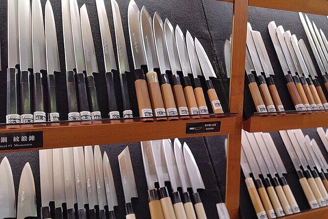 Anime shopping tour in Osaka: figures, Manga, Maid Cafe, Knife - The Value and Experience