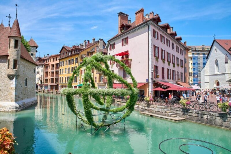 Annecy: Express Walk with a Local in 60 minutes - What You Receive & What Costs Extra