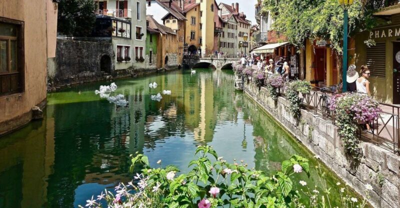 Annecy: Private Guided Tour - Discover "Venice of the Alps" - Authentic Experiences and Authenticity