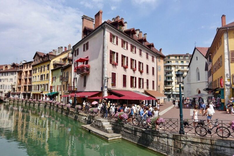 Annecy: Private Guided Walking Tour - Visiting Annecy’s Architectural Gems