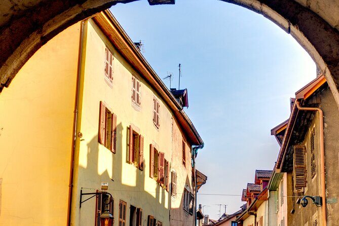 Annecy Scavenger Hunt and Highlights Self-Guided Tour - Key Points