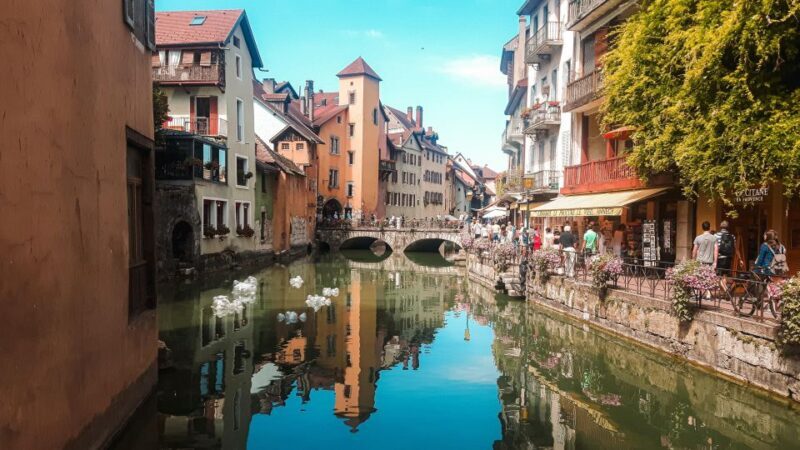 Annecy: Traditional Food Group Walking Tour - The Overall Experience — What You Can Expect