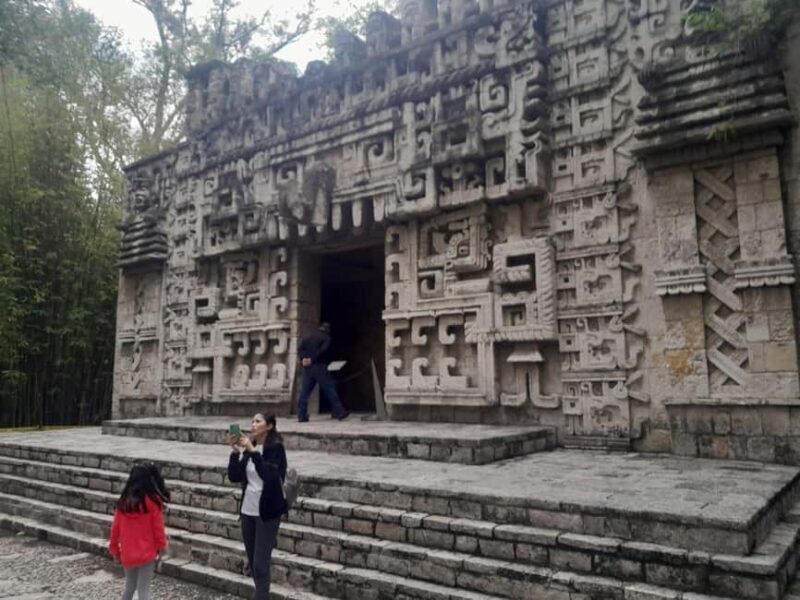 ANTHROPOLOGY MUSEUM & CHAPULTEPEC: Guided Tour - Visiting the Highlights: Artifacts and Legends