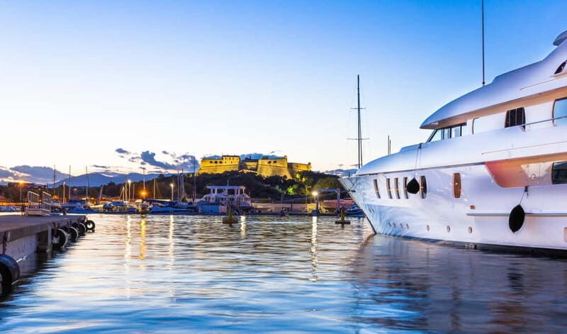 Antibes Walking Tour + little tasting and souvenir - The Meeting Point and Logistics