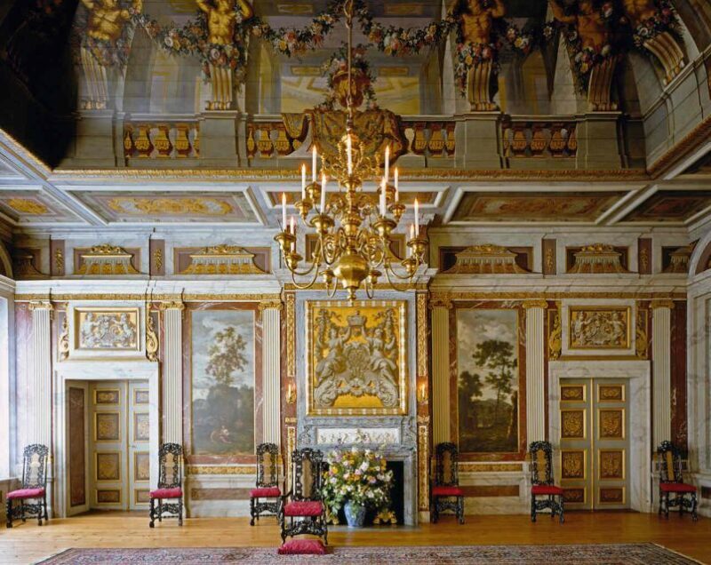 Apeldoorn: Het Loo Palace Entry Ticket - The Carriages, Cars & Exhibitions – A Glimpse into Royal Mobility