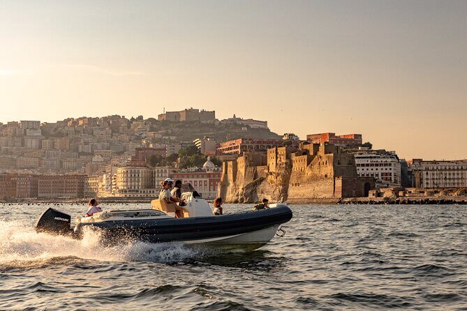 Aperitif on a boat at sunset in the Gulf of Naples - Key Points