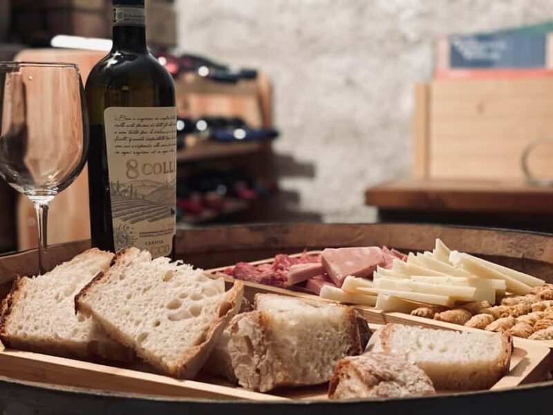 Aperitivo e degustazione di vini in vigna alla Cantina Sacco - Key Points