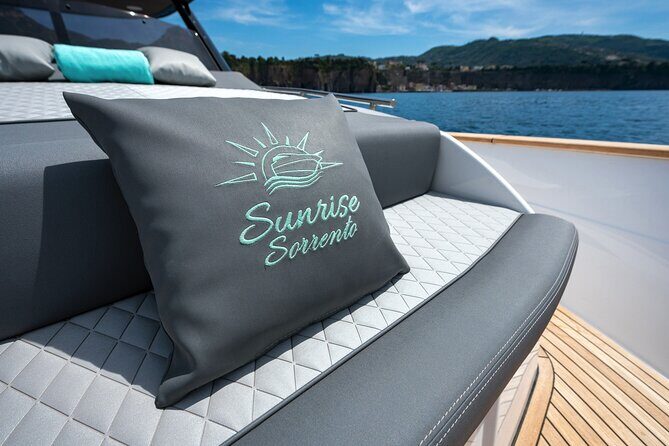 Appreciate the Amalfi coast on a luxury yacht! - The Experience Onboard: Comfort, Flexibility, and Enjoyment