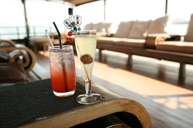 Aqua Luna: Evening Cruise at Victoria Harbour Hong Kong - The Experience in Detail