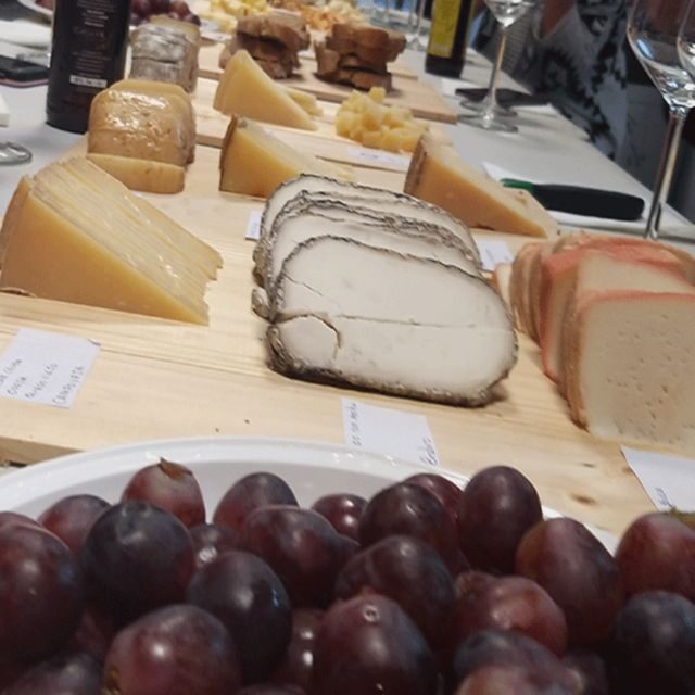 Aranda de Duero: Wine Pairing Tasting Course & Mini Tapas - Key Points