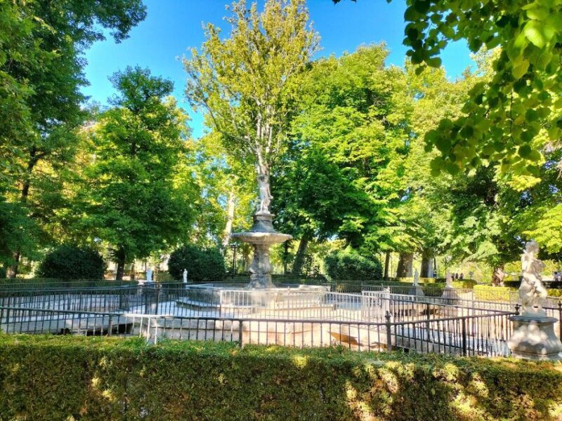 Aranjuez: City and Gardens Guided Walking Tour - Starting Point: Plaza de Parejas