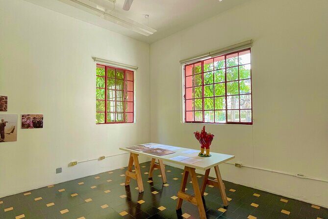 Architecture of Luis Barragan Walking Tour with Street Food - Key Points