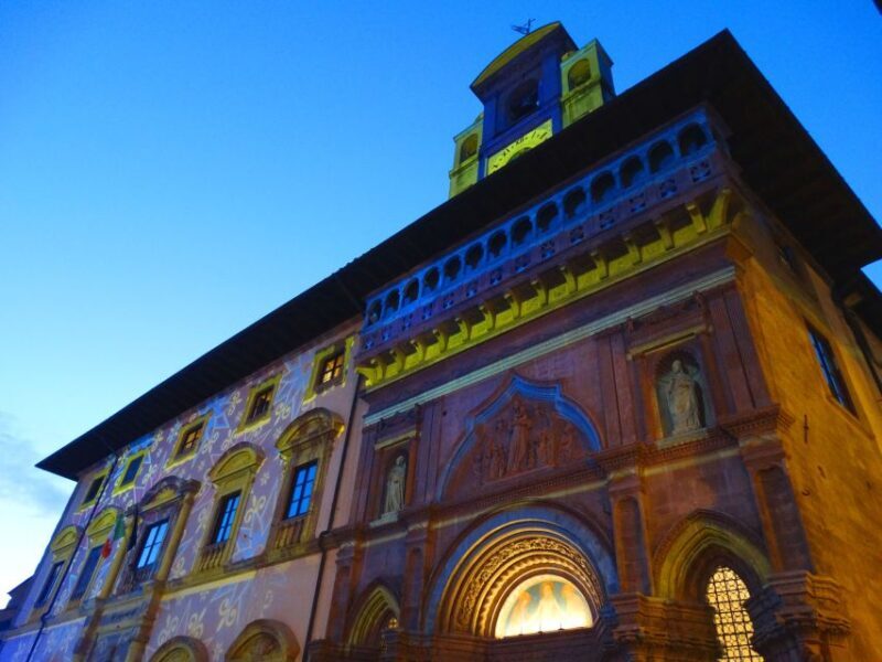 Arezzo: Guided Walking Tour with Piazza Grande - An Introduction to the Experience